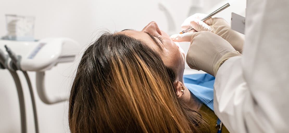 ¿Qué es un absceso dental y cómo se cura? | Ferrus&Bratos