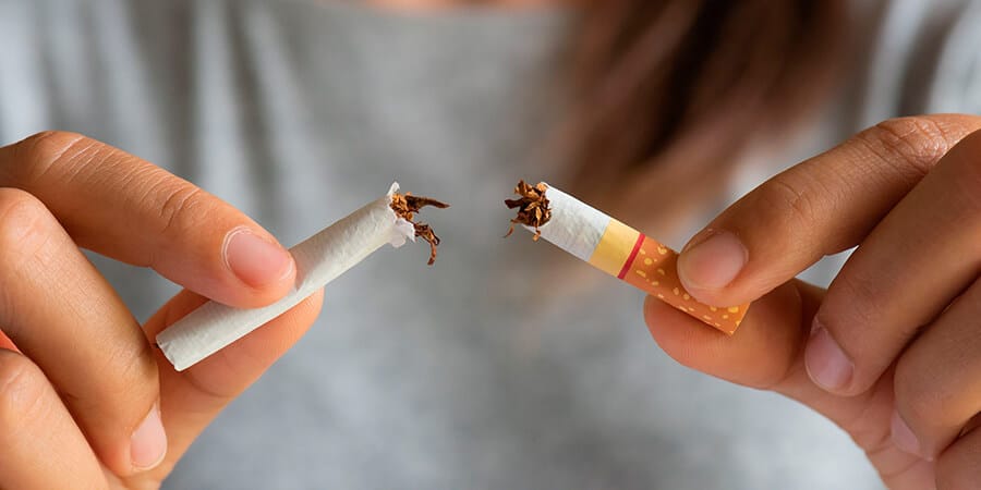Los 3 peores efectos del tabaco en tu boca | Ferrus&Bratos